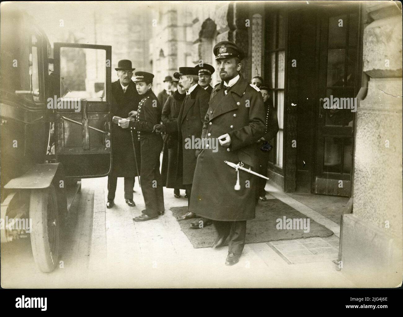The commander of the "Möwe", Burggraf and Graff zu Dohna-Schlodien in ...