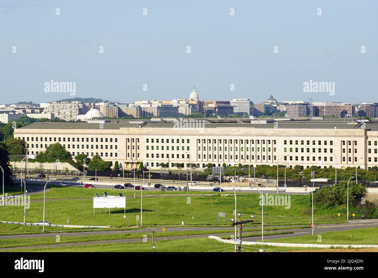 Pentagon arlington hi-res stock photography and images - Alamy
