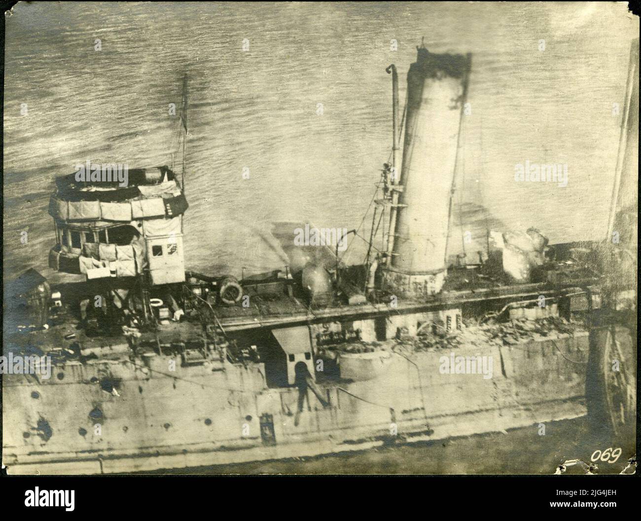 The failed hand prank of the English against the east end. Einier of ...