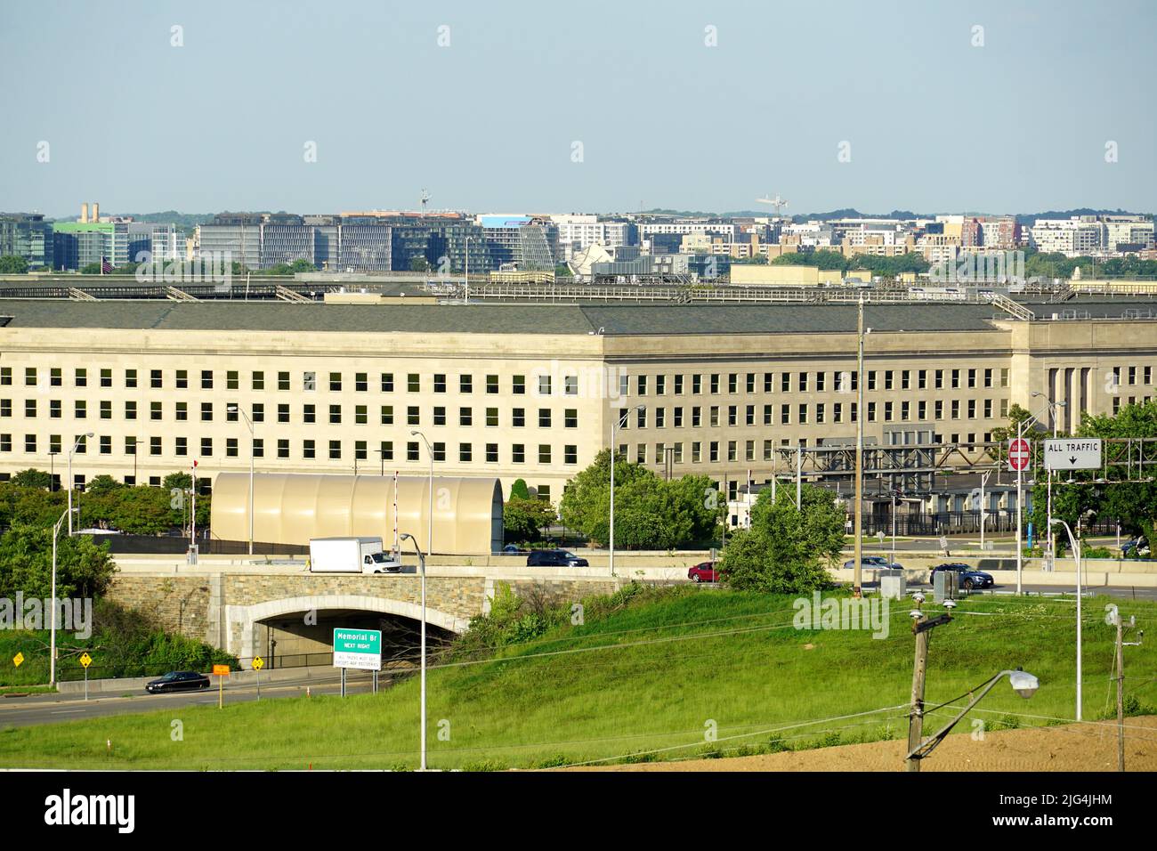 Pentagon city arlington hi-res stock photography and images - Alamy