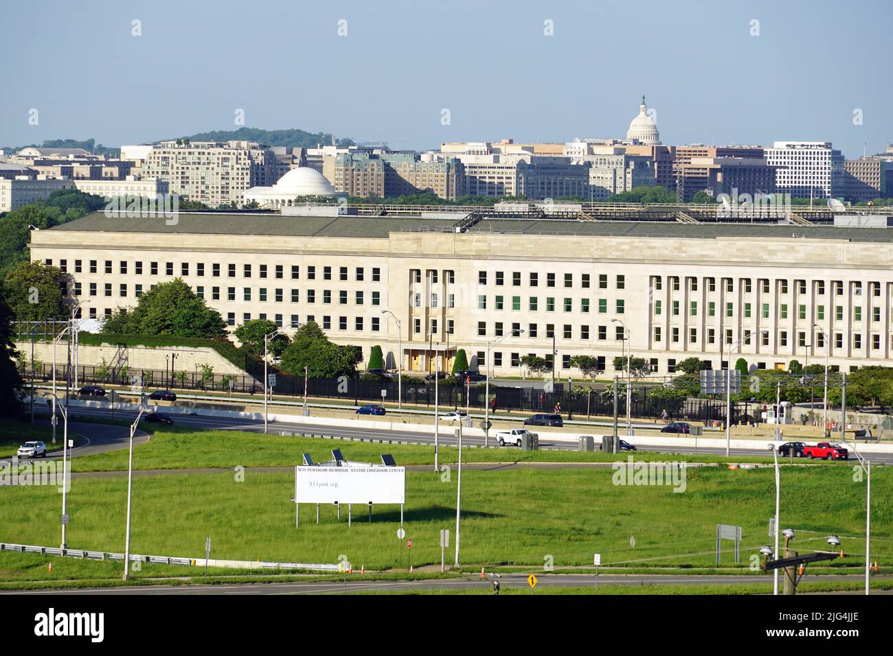 Pentagon city arlington hi-res stock photography and images - Alamy