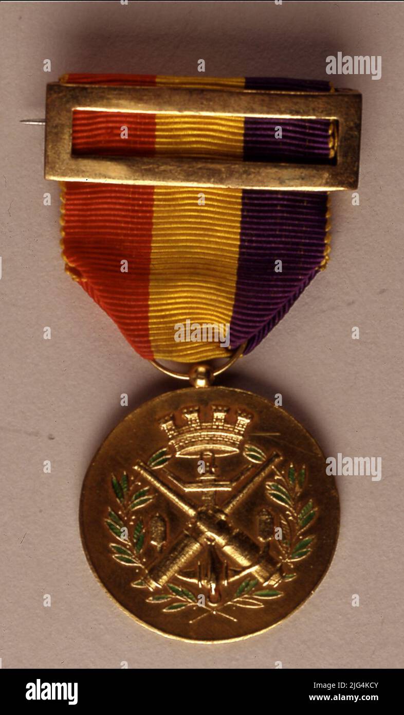 SINGLE MEDAL WITH CANON, 1922. DISTINTEMENT MEDALL. Tire Medal with ...