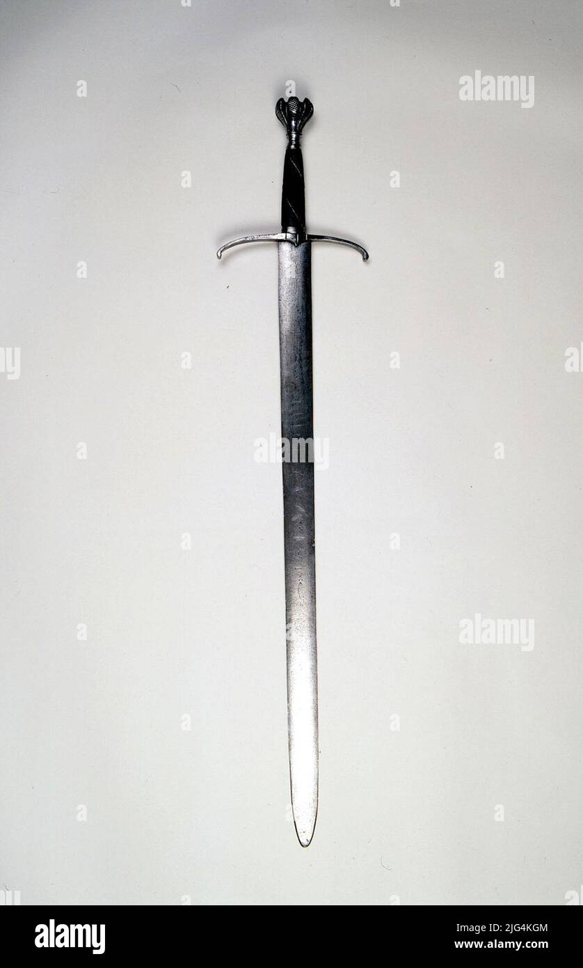 Right Arriaz sword with curved arms. Sword. Iron garrison composed of ...