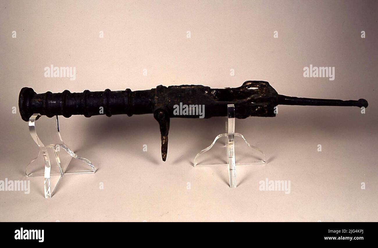 Falconet cannon hi-res stock photography and images - Alamy