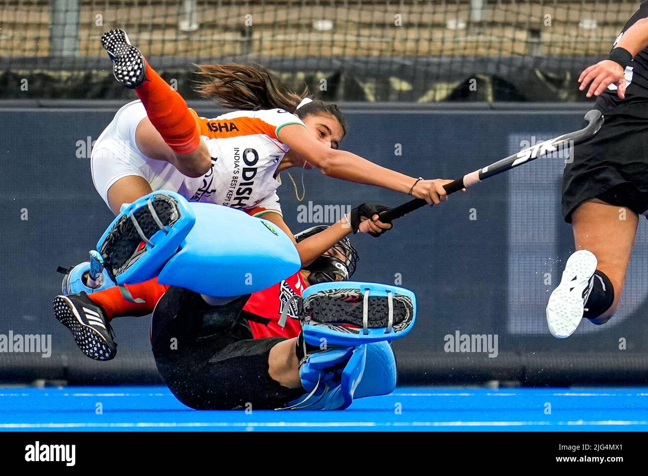 AMSTELVEEN, NETHERLANDS - JULY 7: Goalkeeper Brooke Roberts of New ...