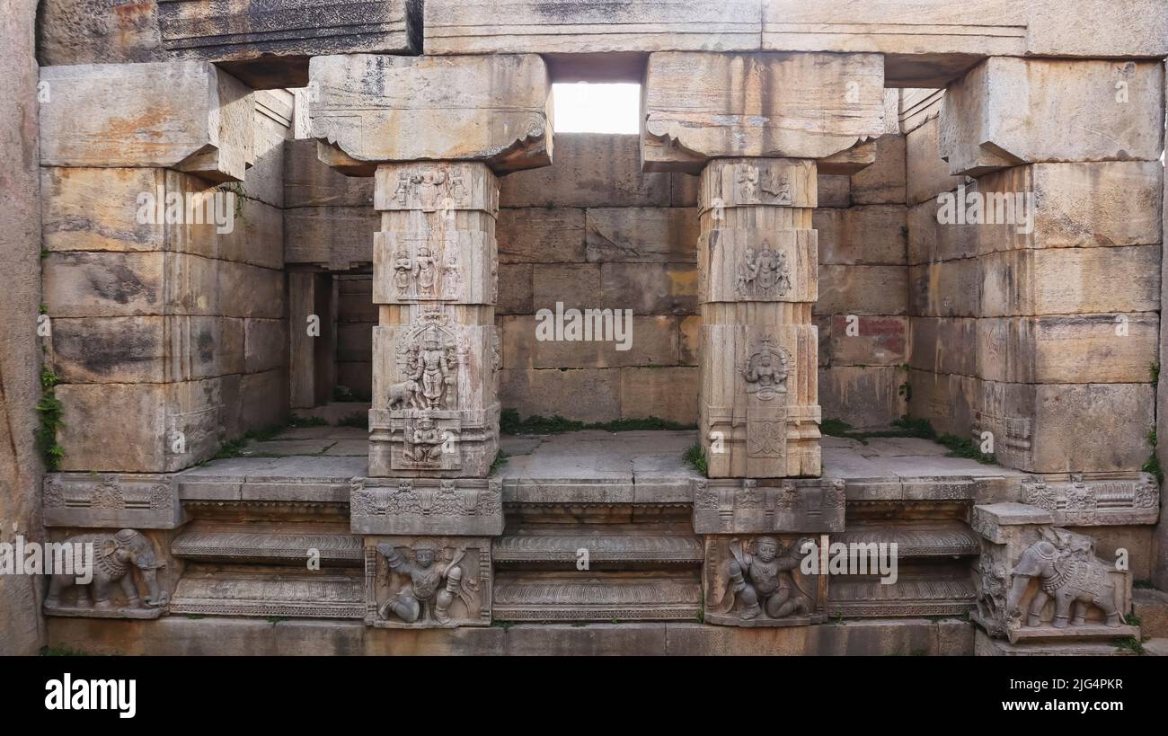 Carvings of Hindu God and Goddess on the Pillars of Rayagopura ...