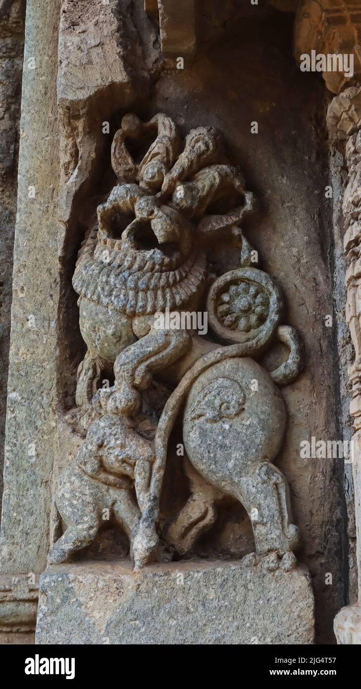 Carving of Lion on the corner of the Nageshvara-Chennakeshava temple ...