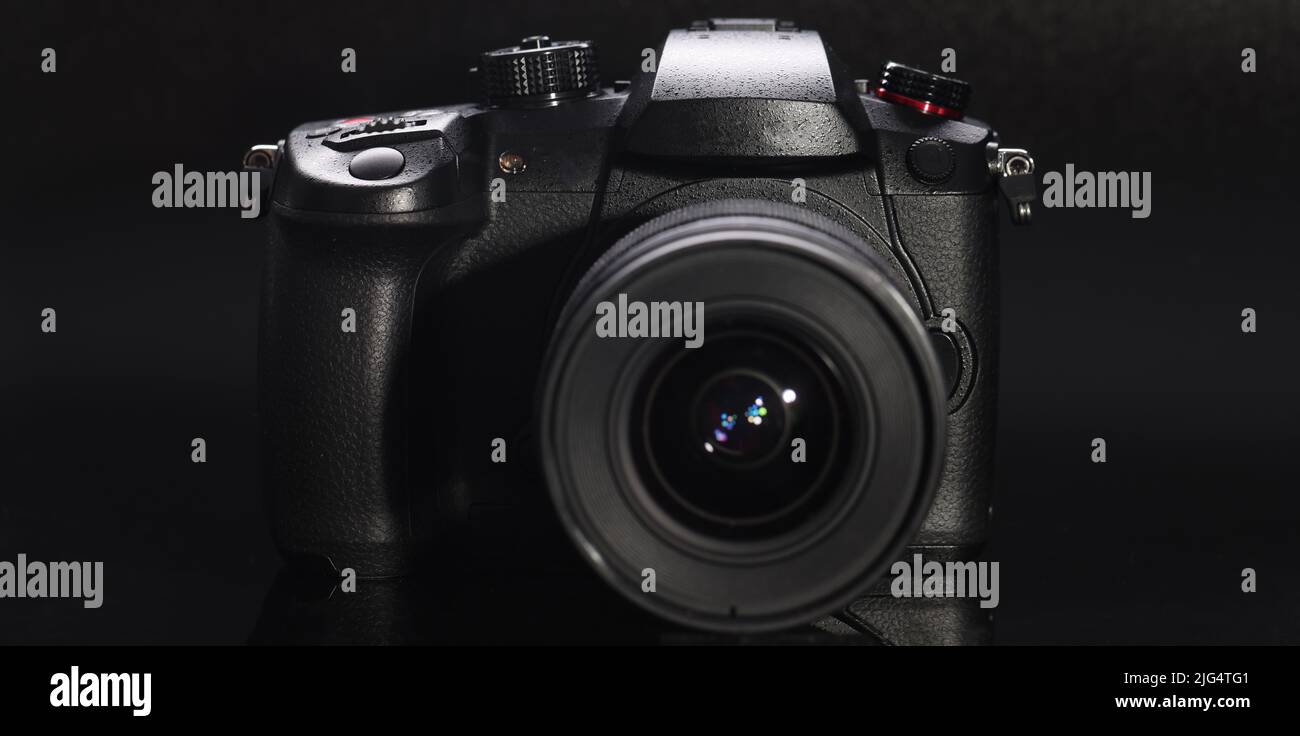 Black color mirrorless camera lens hi-res stock photography and images ...