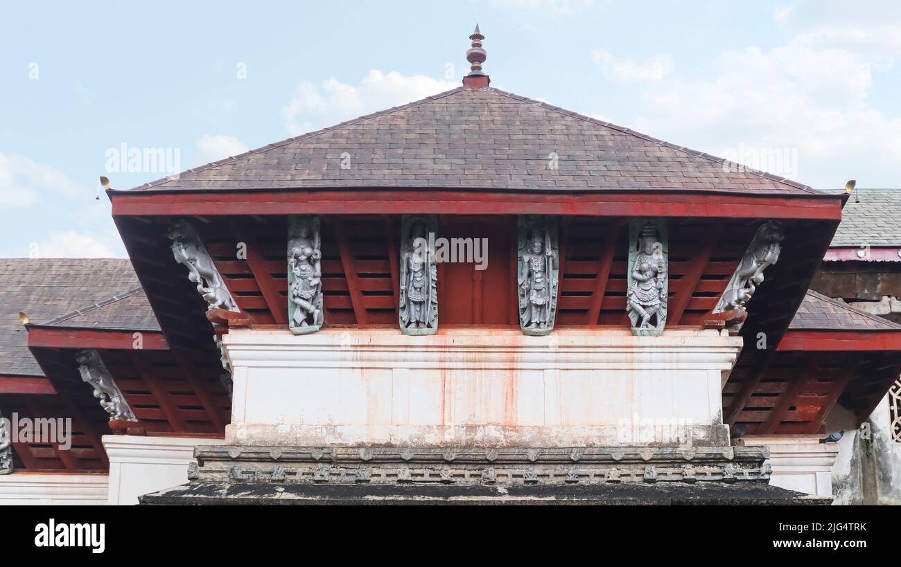 Sculptures on temple pillar hi-res stock photography and images - Alamy