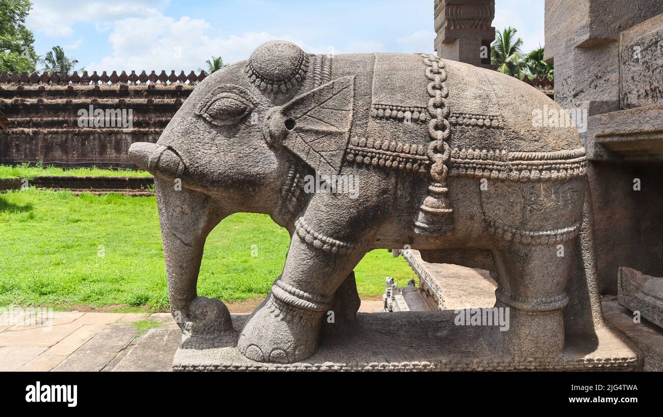 Tirthankara chandraprabha temple hi-res stock photography and images ...
