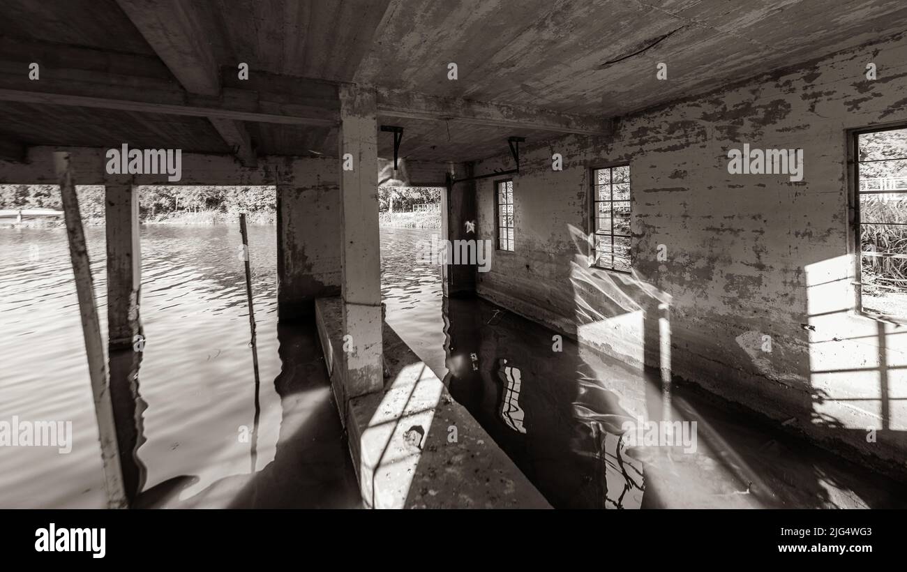 Vintage boat house hi-res stock photography and images - Alamy