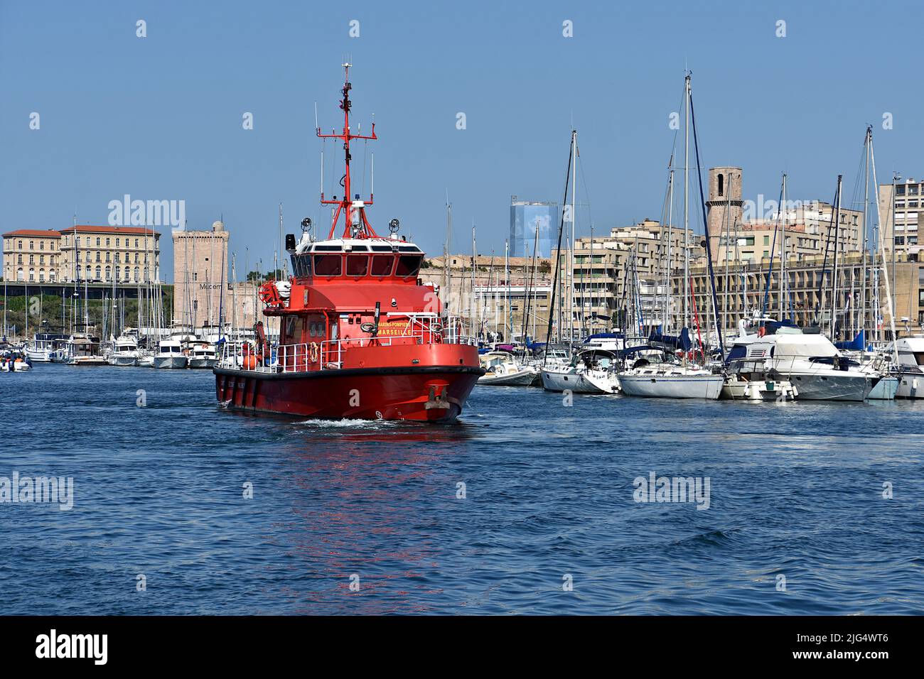 The fireboat of the Bataillon des Marins-Pompiers de Marseille (BMPM ...