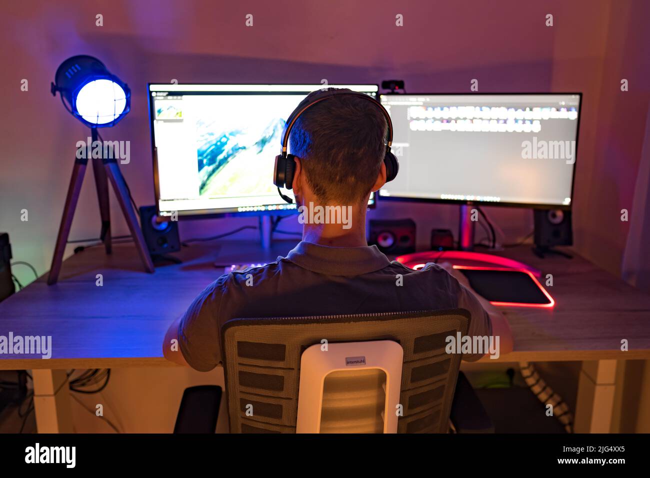 A man is gaming with a high end gaming pc Stock Photo - Alamy