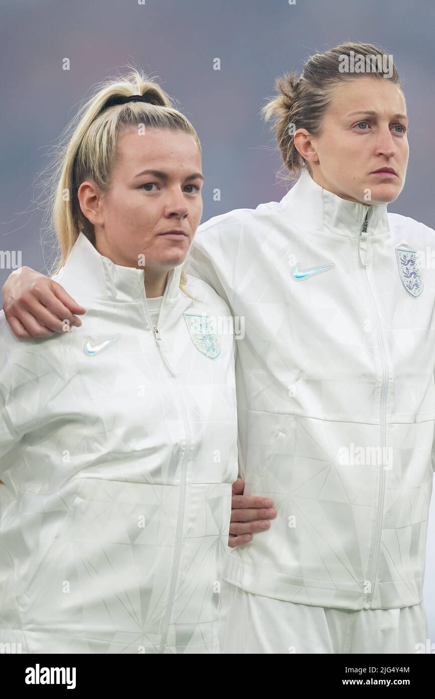Manchester, England, July 6th 2022: Lauren Hemp (11 England) and Ellen ...