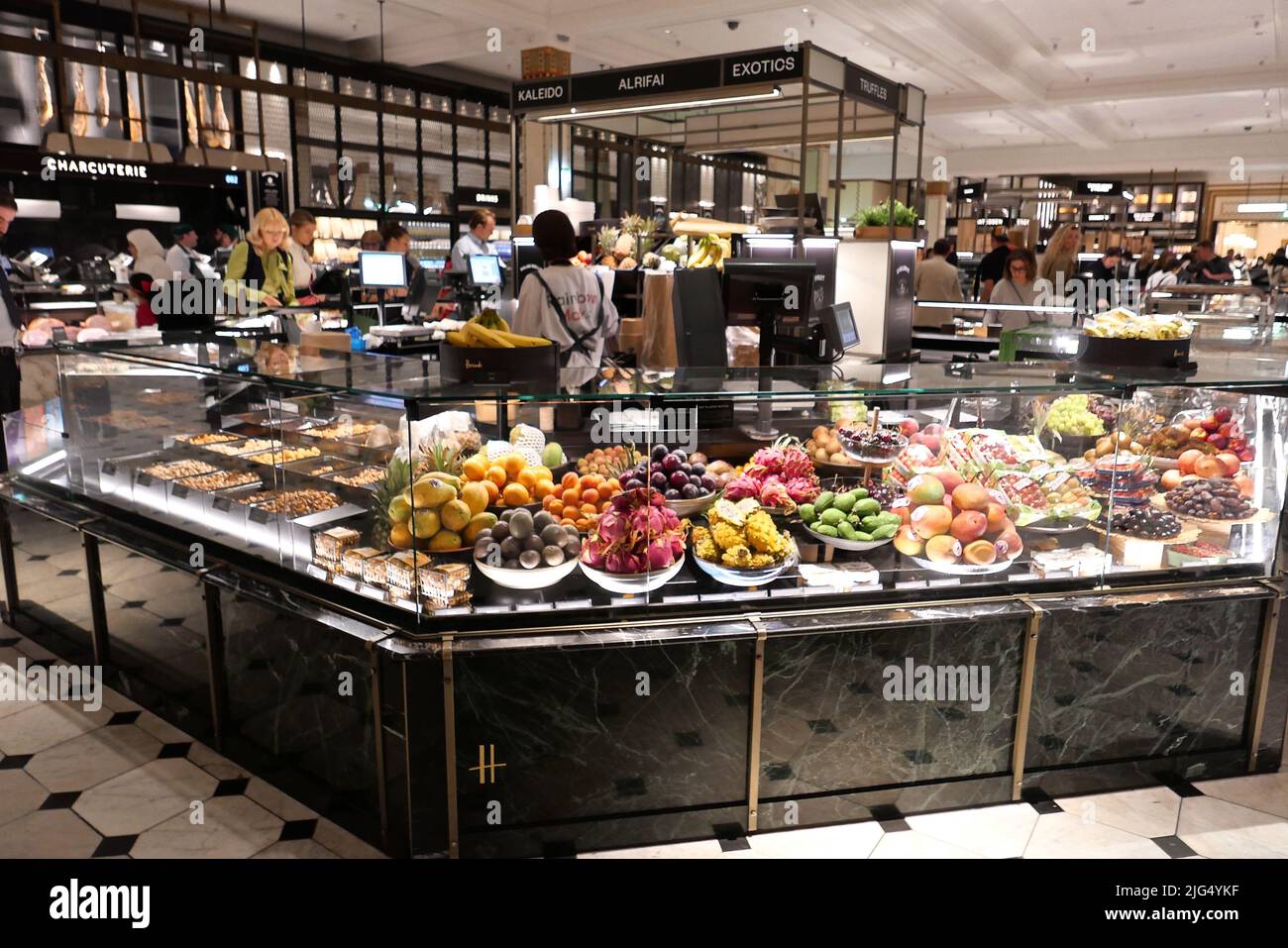 Best destination in qatar hi-res stock photography and images - Alamy