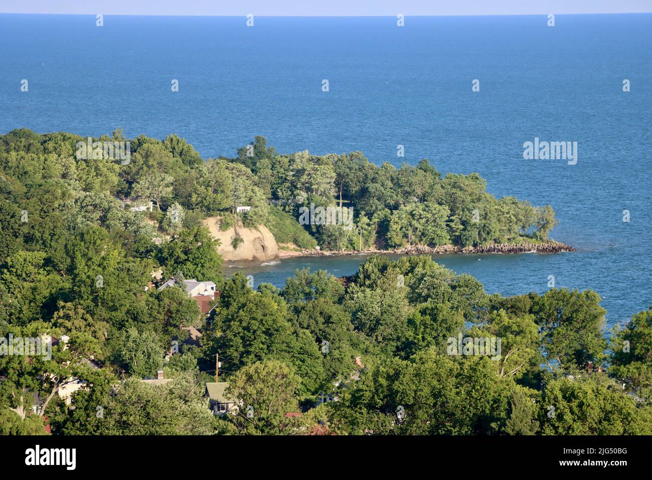 Lake Erie shoreline with Lakewood park area Stock Photo - Alamy