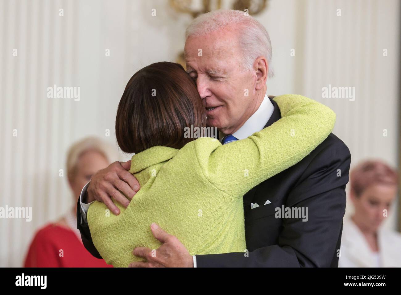 New York critical care nurse Sandra Lindsay receives the Presidential ...