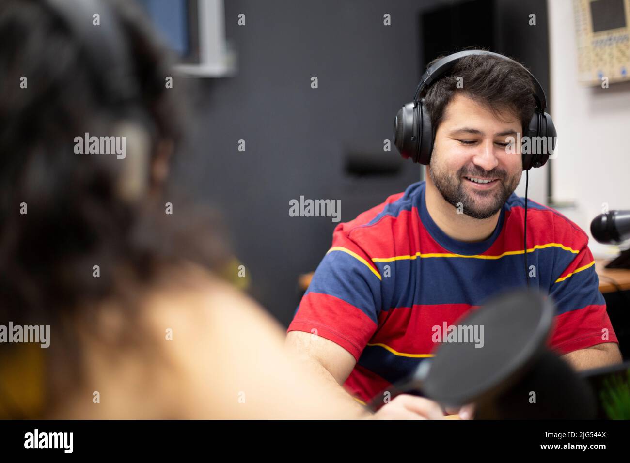 Talk show interview hi-res stock photography and images - Alamy