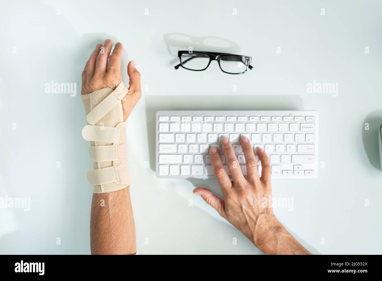 Age woman social worker hi-res stock photography and images - Alamy