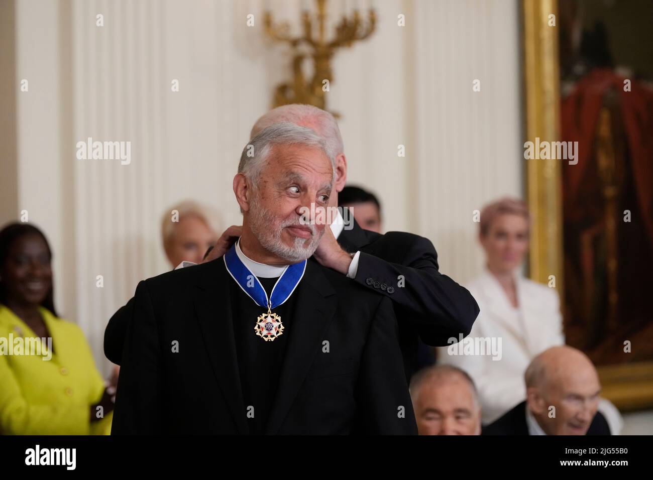 News vicar hi-res stock photography and images - Alamy