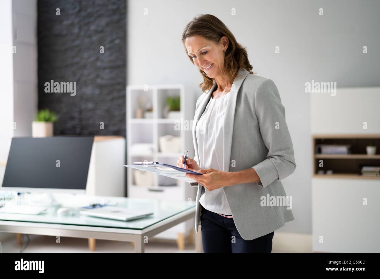 Agent director hi-res stock photography and images - Alamy