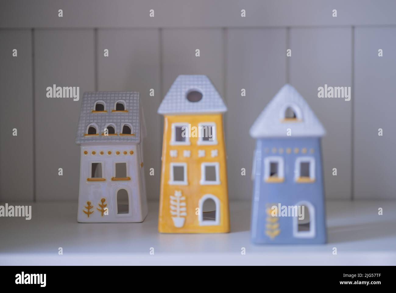 Ceramic houses hi-res stock photography and images - Alamy