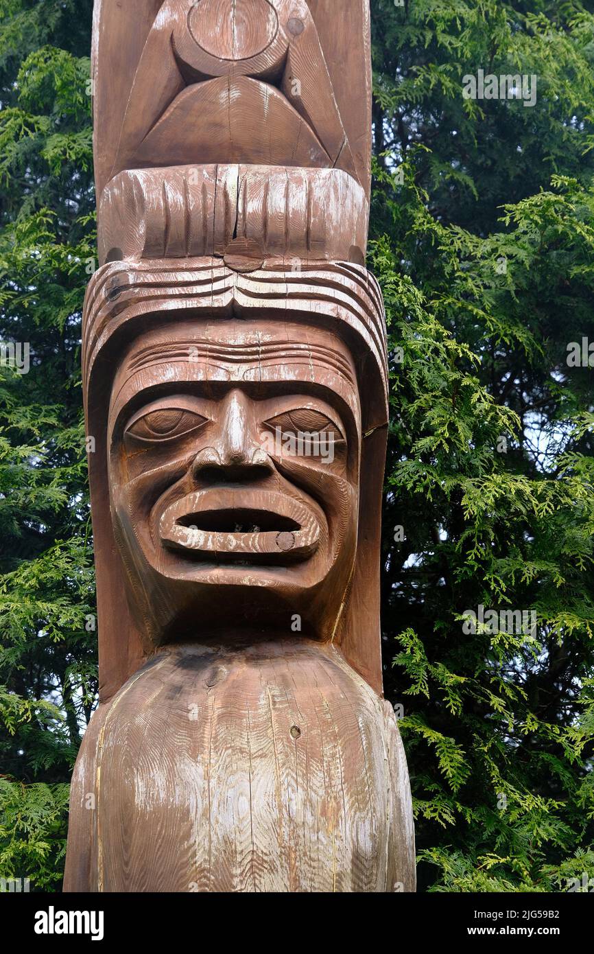 Inuit totem carving hi-res stock photography and images - Alamy