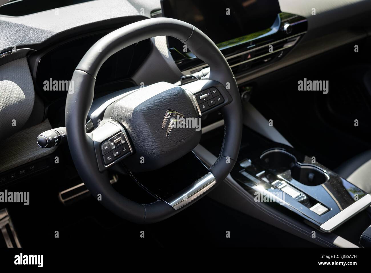 BERLIN - JUNE 18, 2022: Interior of mid-size car Citroen C5 X. Classic ...