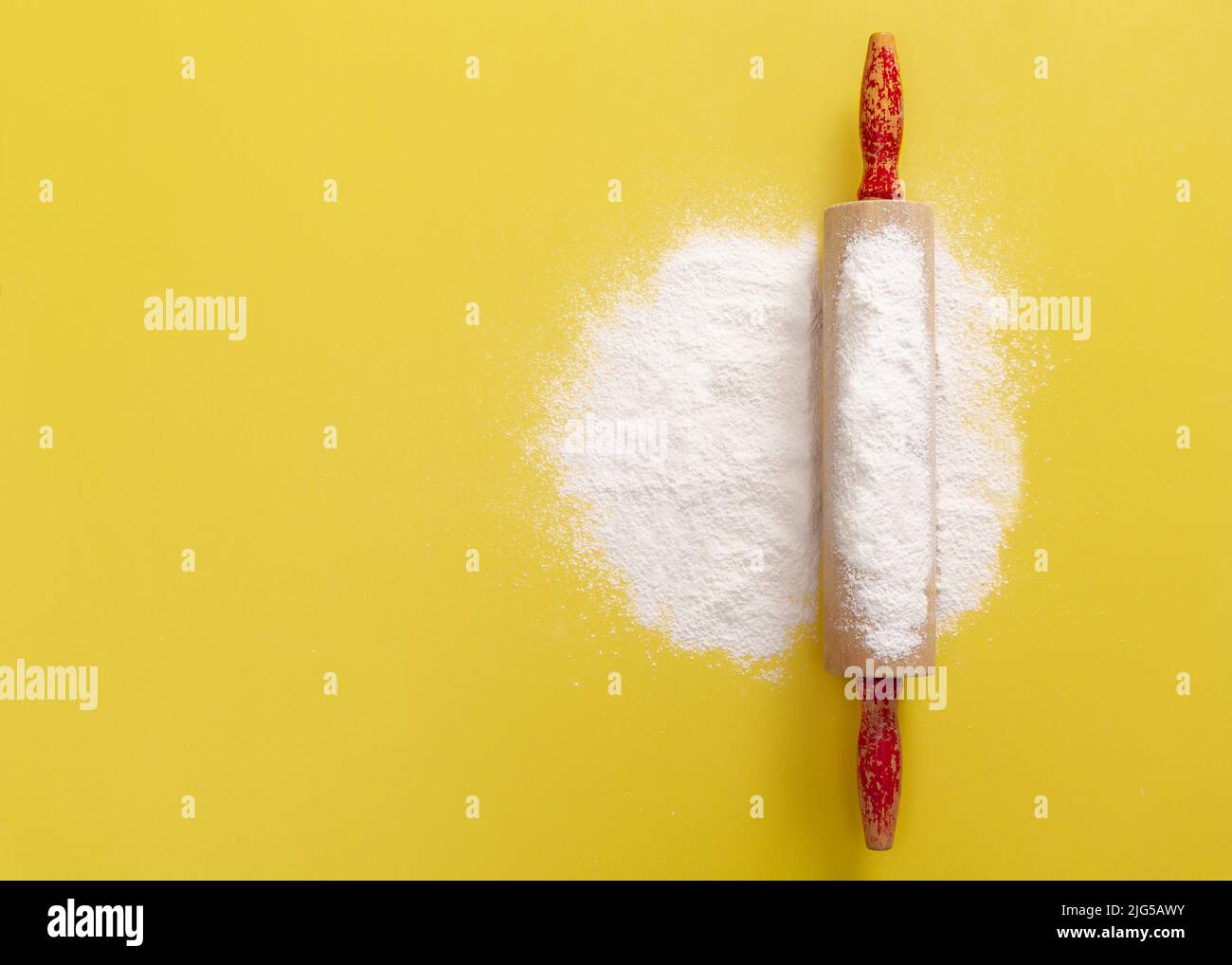 Yellow rolling pin hi-res stock photography and images - Alamy