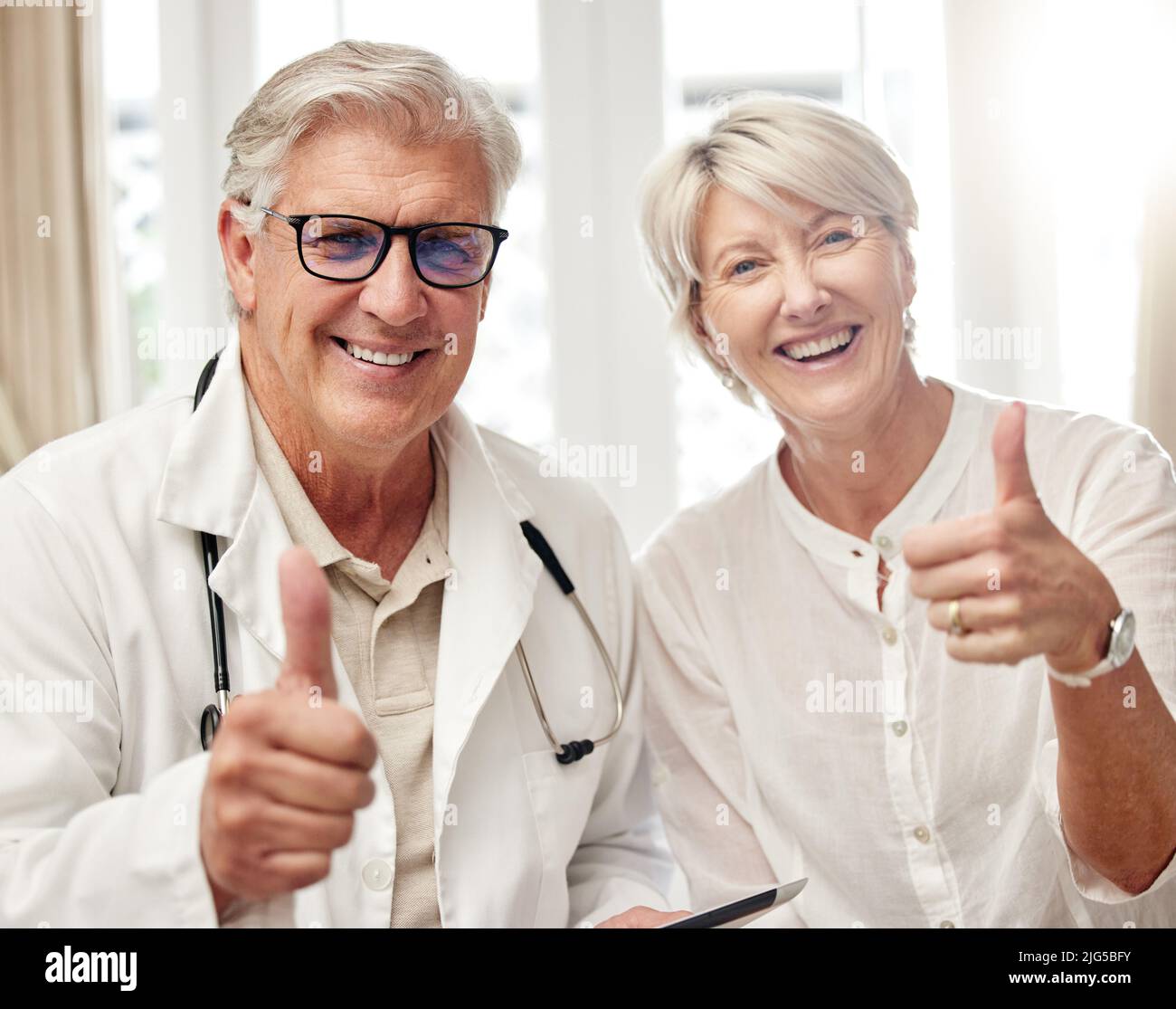 Female doctor patient portrait hi-res stock photography and images - Alamy