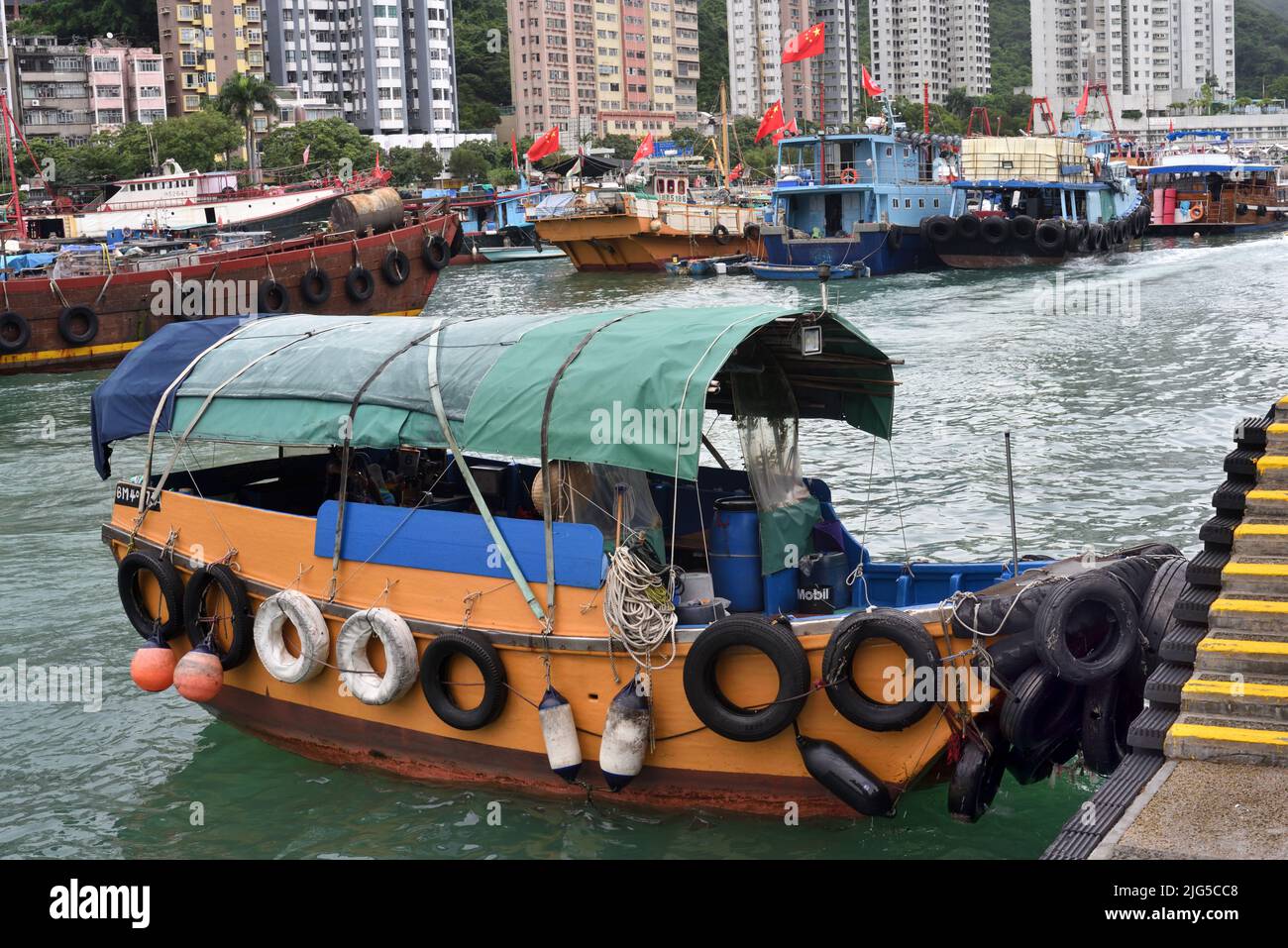 Sampan in Aberdeen shelter, Hong Kong Stock Photo - Alamy