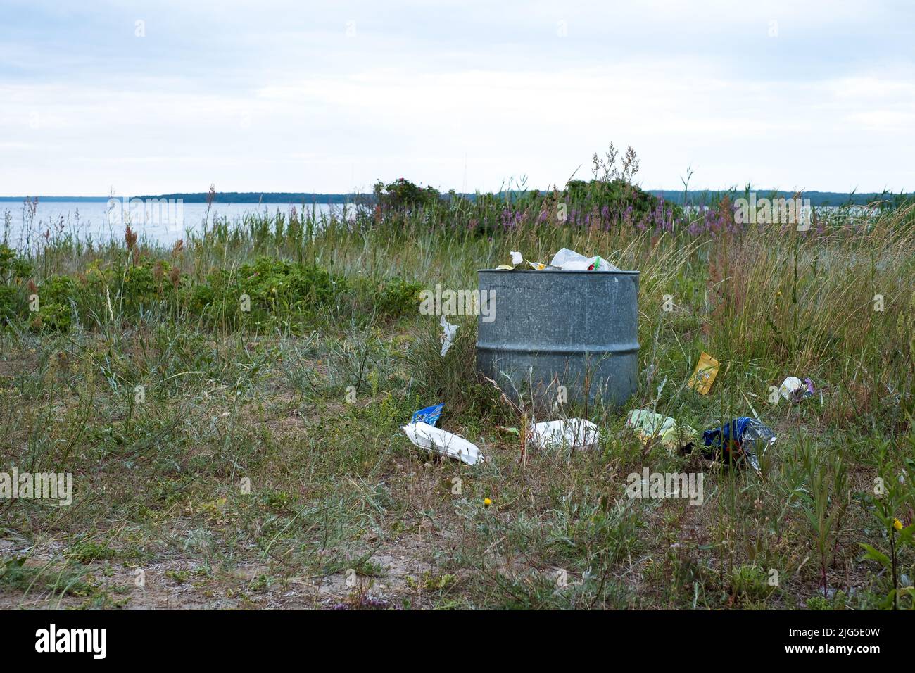 Trash in nature hi-res stock photography and images - Alamy
