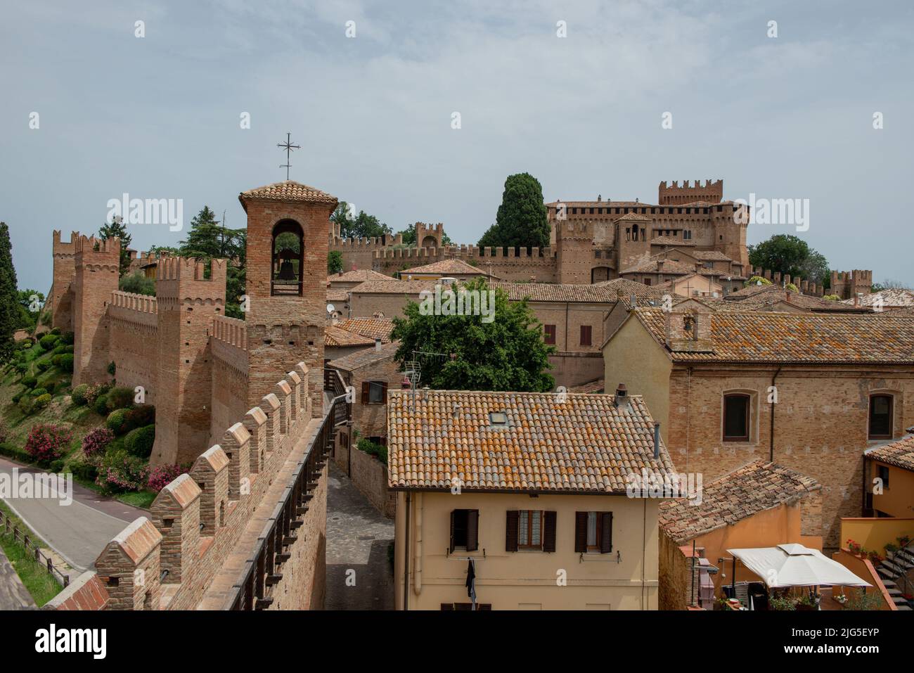 Fortification wall surrounding medieval hi-res stock photography and ...