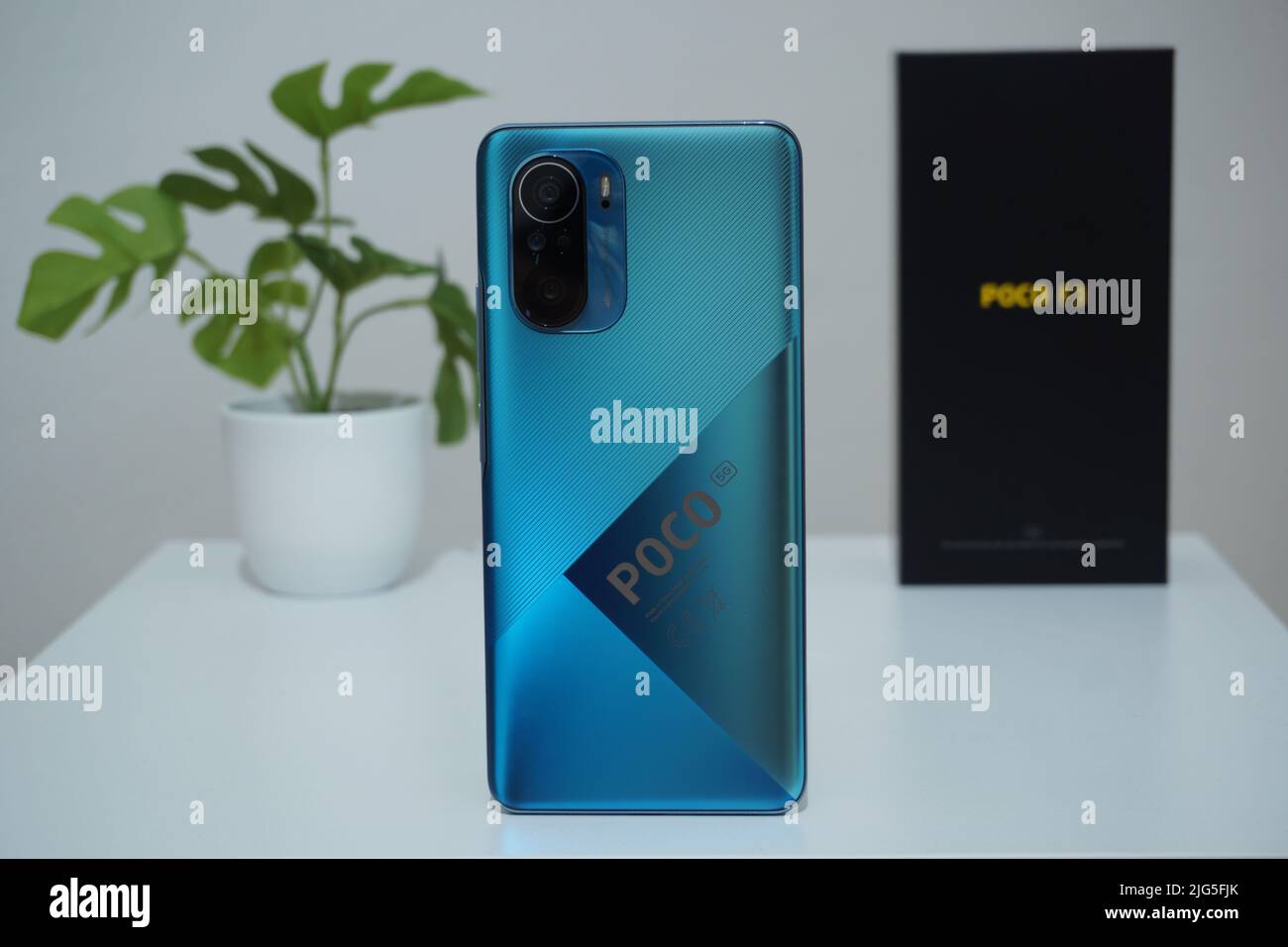 Poco f3 hi-res stock photography and images - Alamy