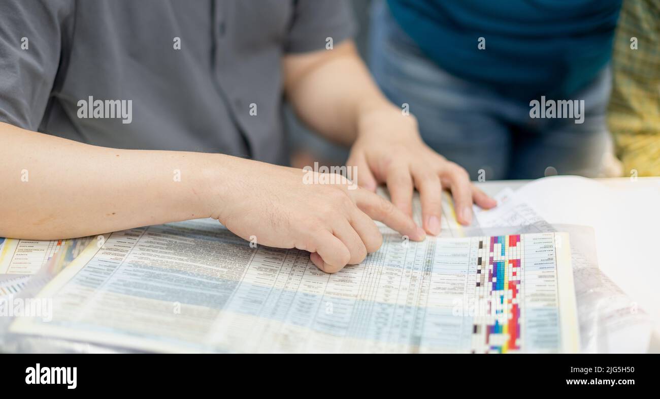The gemologist teaching the gemology chart of the precious stone to the ...