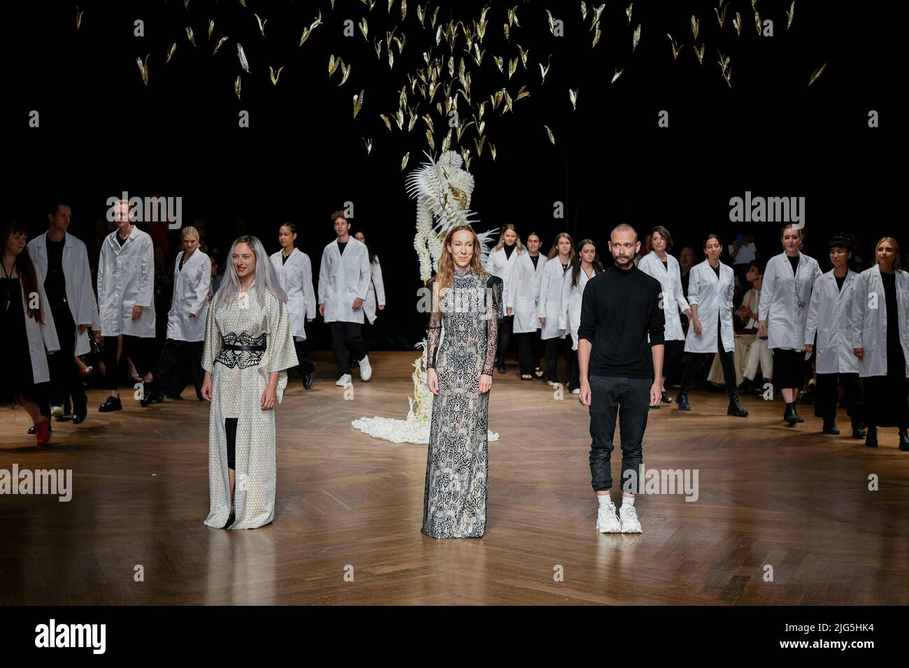 Paris, Frankreich. 04th July, 2022. IRIS VAN HERPEN Haute Couture AW22 ...