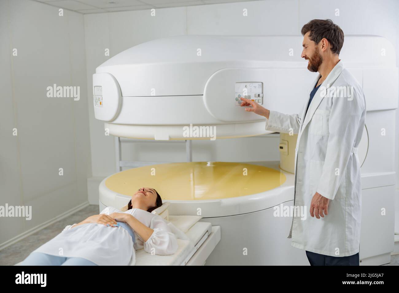 Pet scan machine hi-res stock photography and images - Alamy