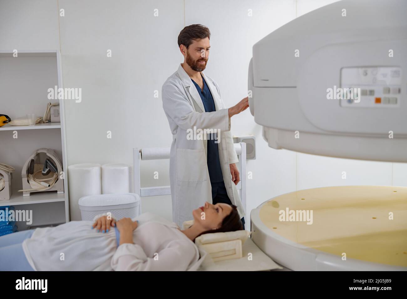 Ct mri pet brain scan hi-res stock photography and images - Alamy