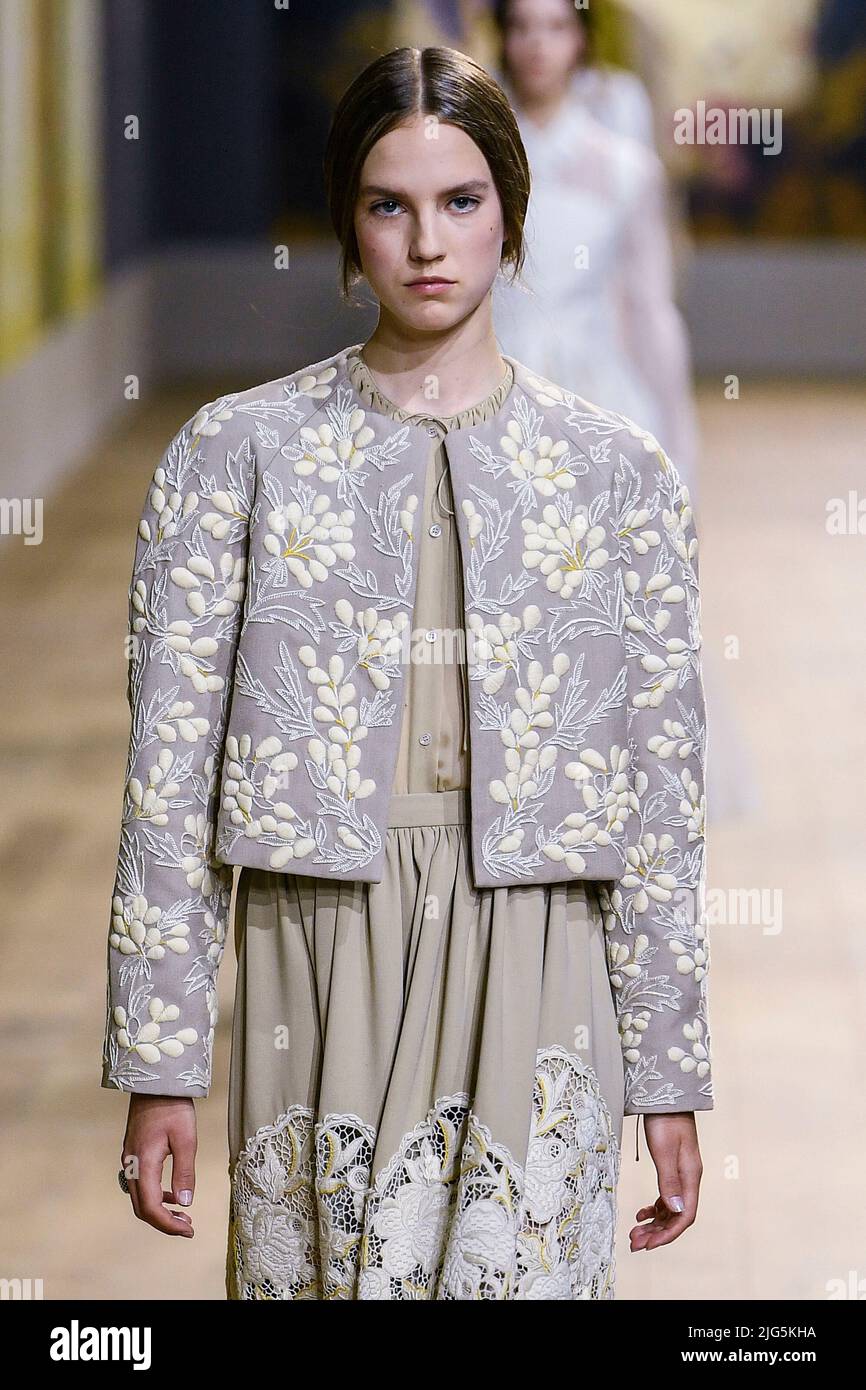 Paris, Frankreich. 04th July, 2022. DIOR Haute Couture AW22-23 runway ...