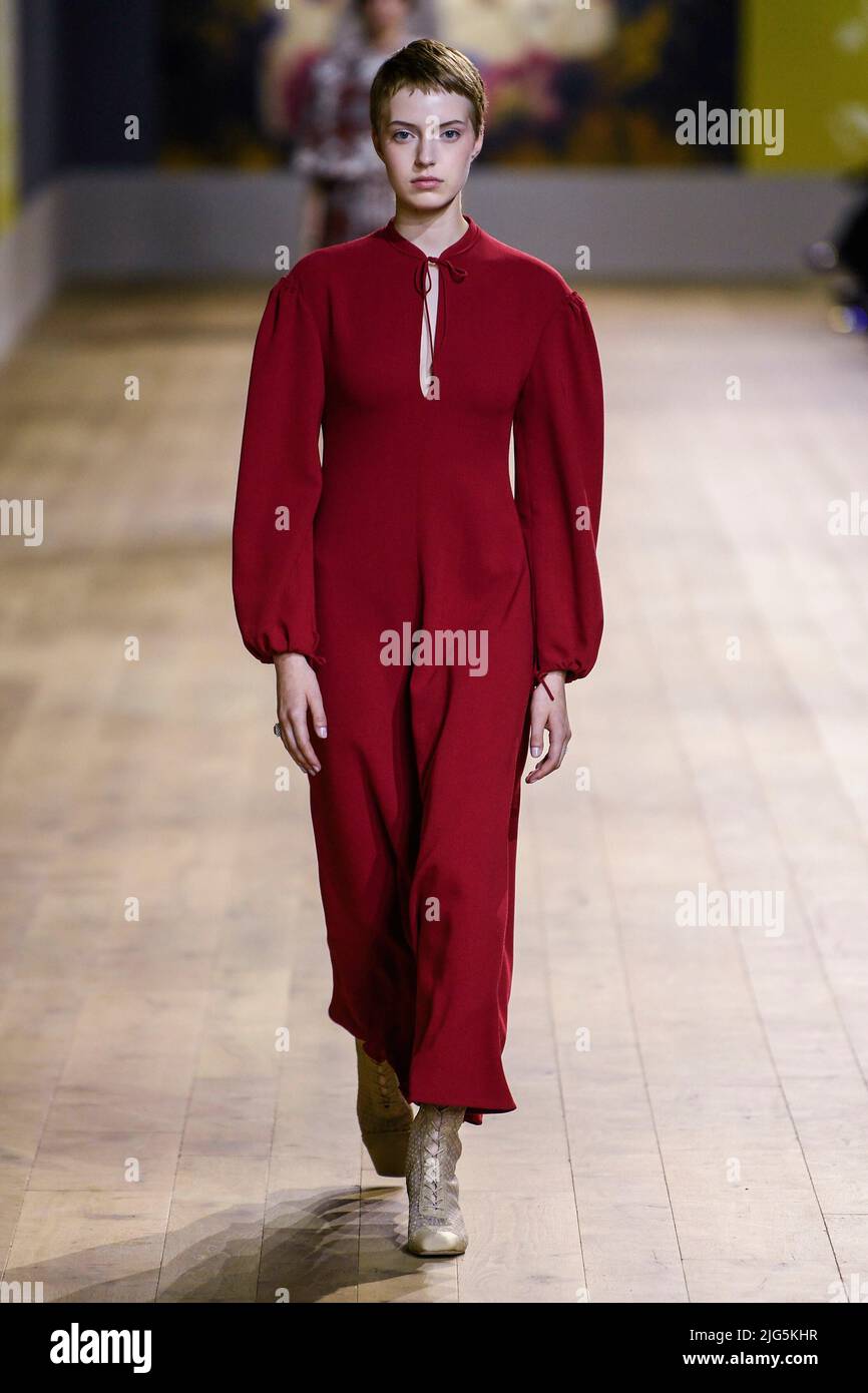 Paris, Frankreich. 04th July, 2022. DIOR Haute Couture AW22-23 runway ...