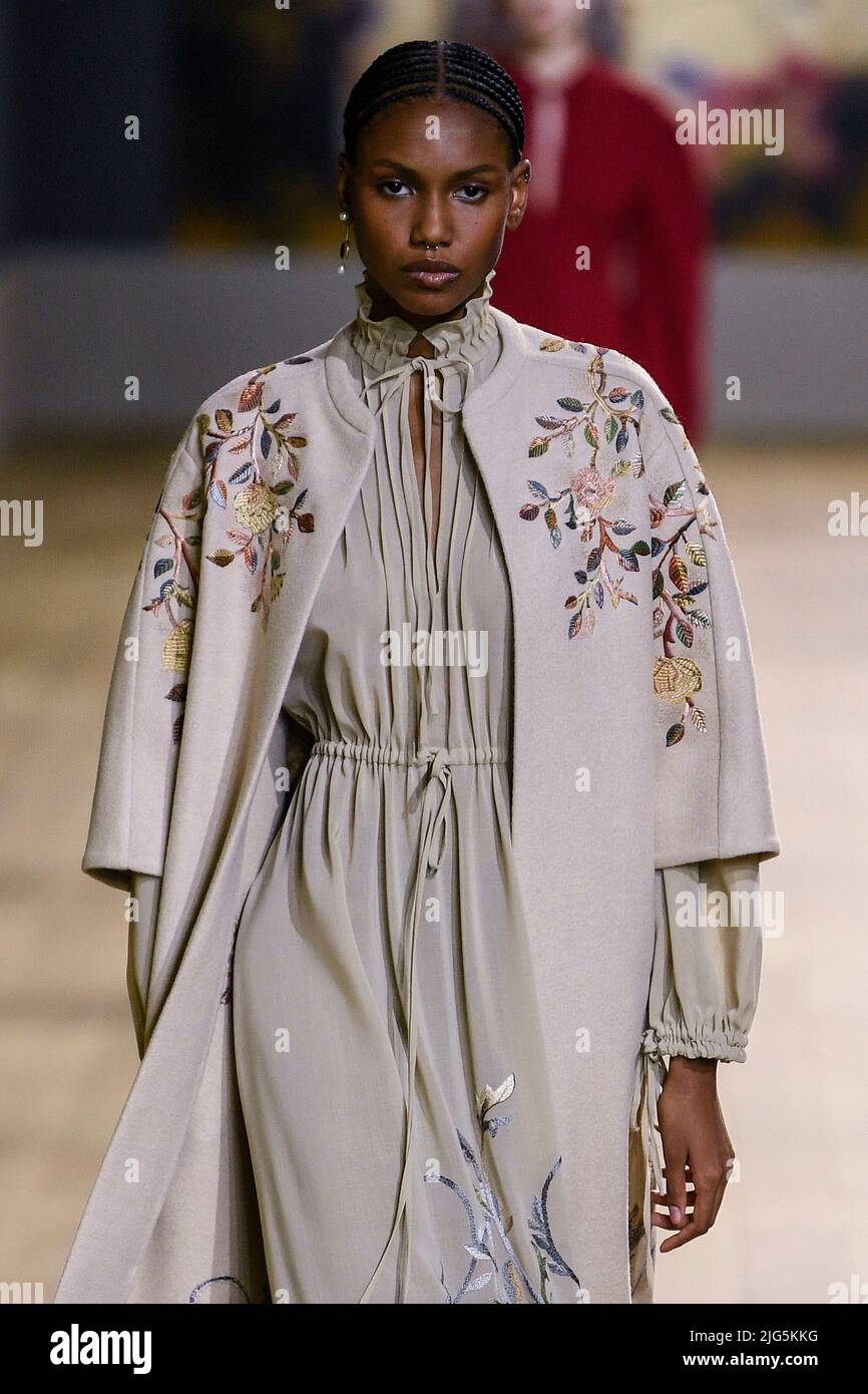 Paris, Frankreich. 04th July, 2022. DIOR Haute Couture AW22-23 runway ...