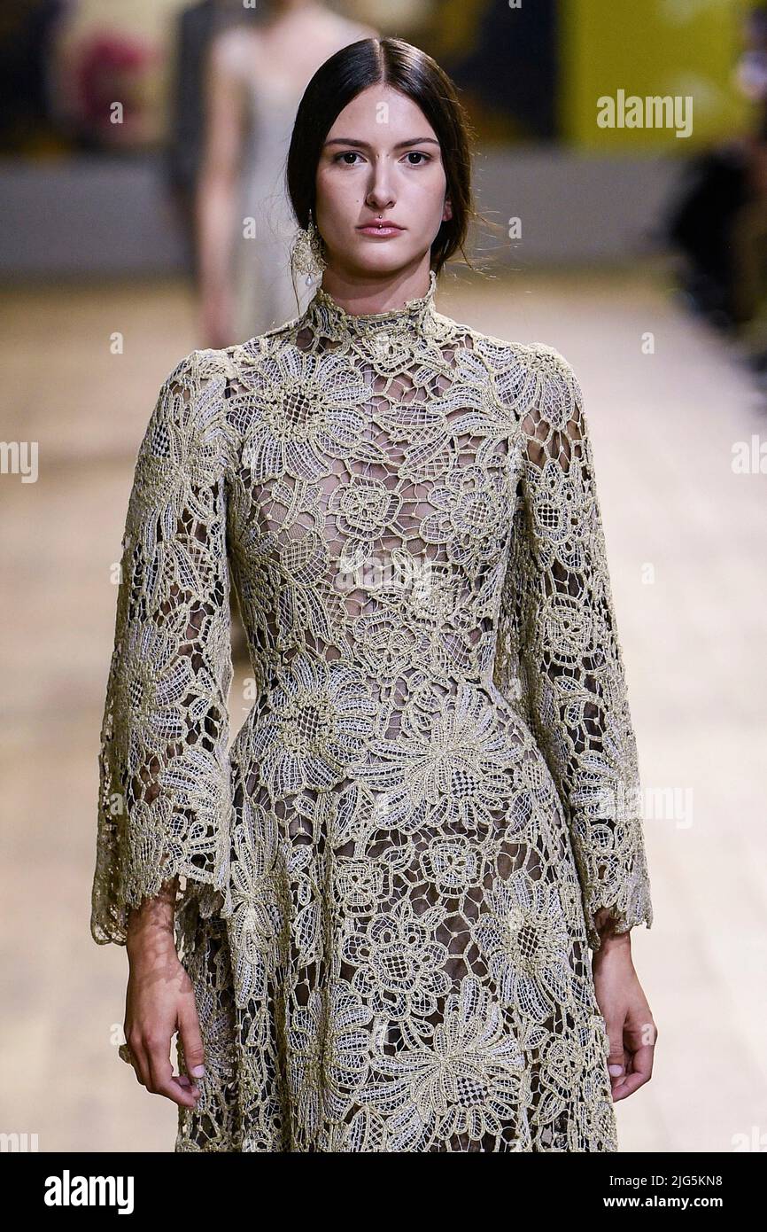 Paris, Frankreich. 04th July, 2022. DIOR Haute Couture AW22-23 runway ...