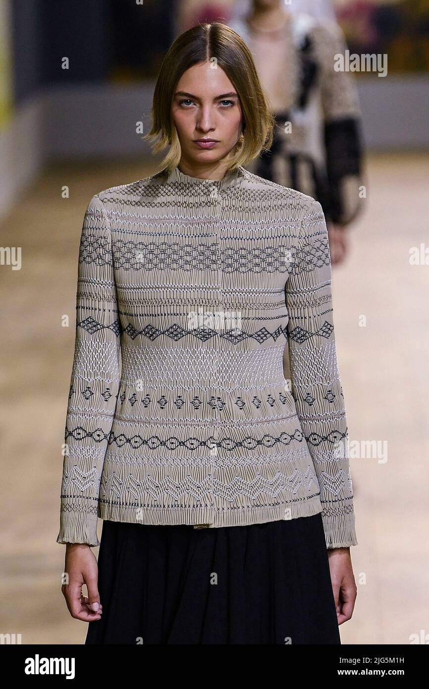 Paris, Frankreich. 04th July, 2022. DIOR Haute Couture AW22-23 runway ...