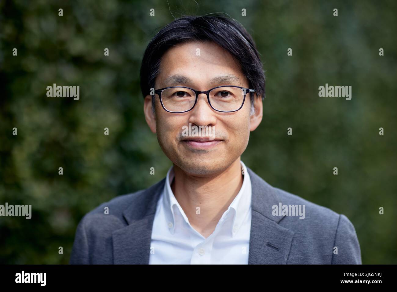 Japanese man portrait Stock Photo - Alamy