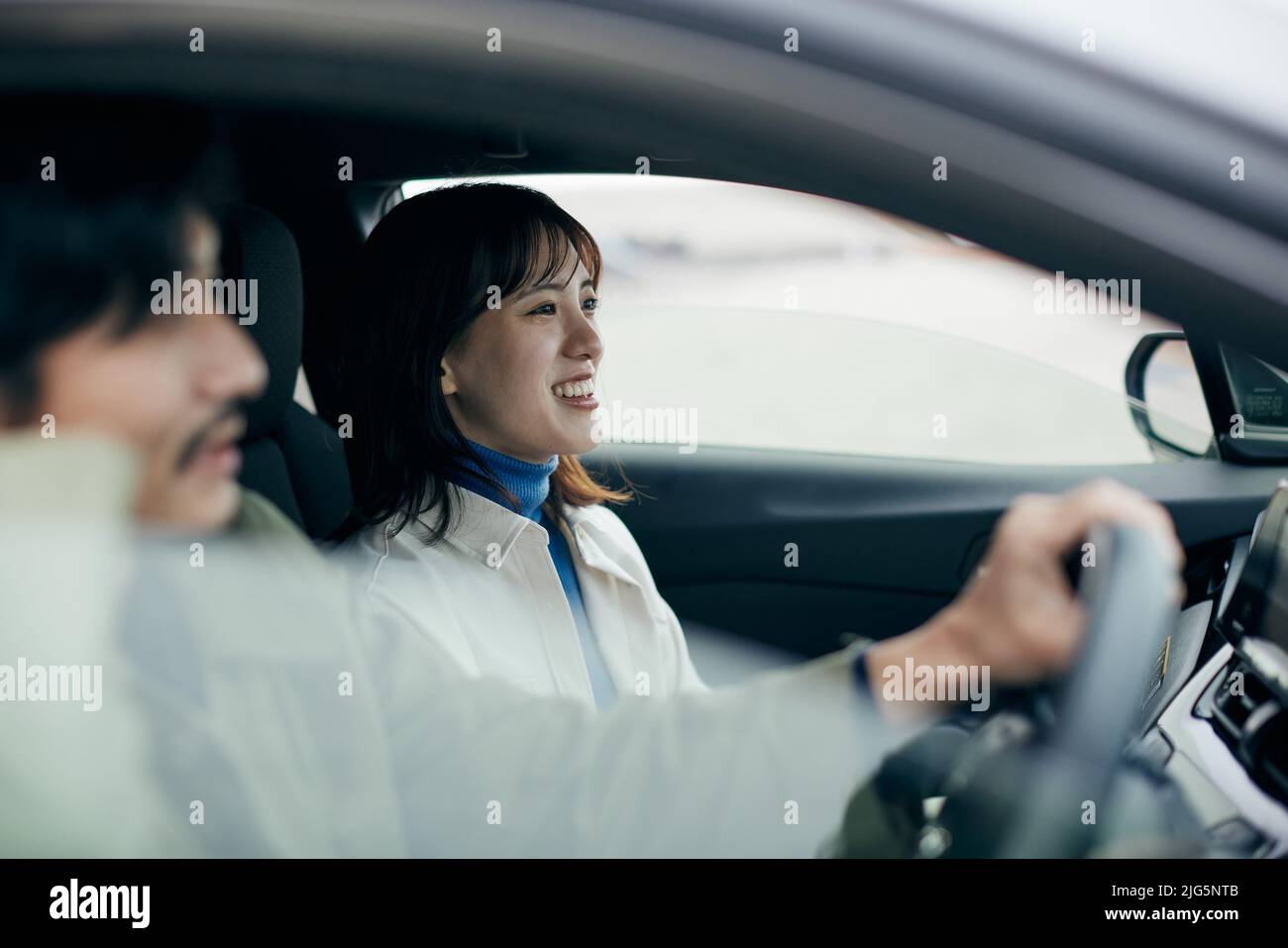 Car couple smile conversation hi-res stock photography and images - Alamy