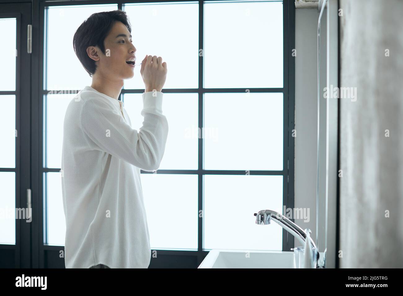 Japanese man brushing teeth Stock Photo - Alamy