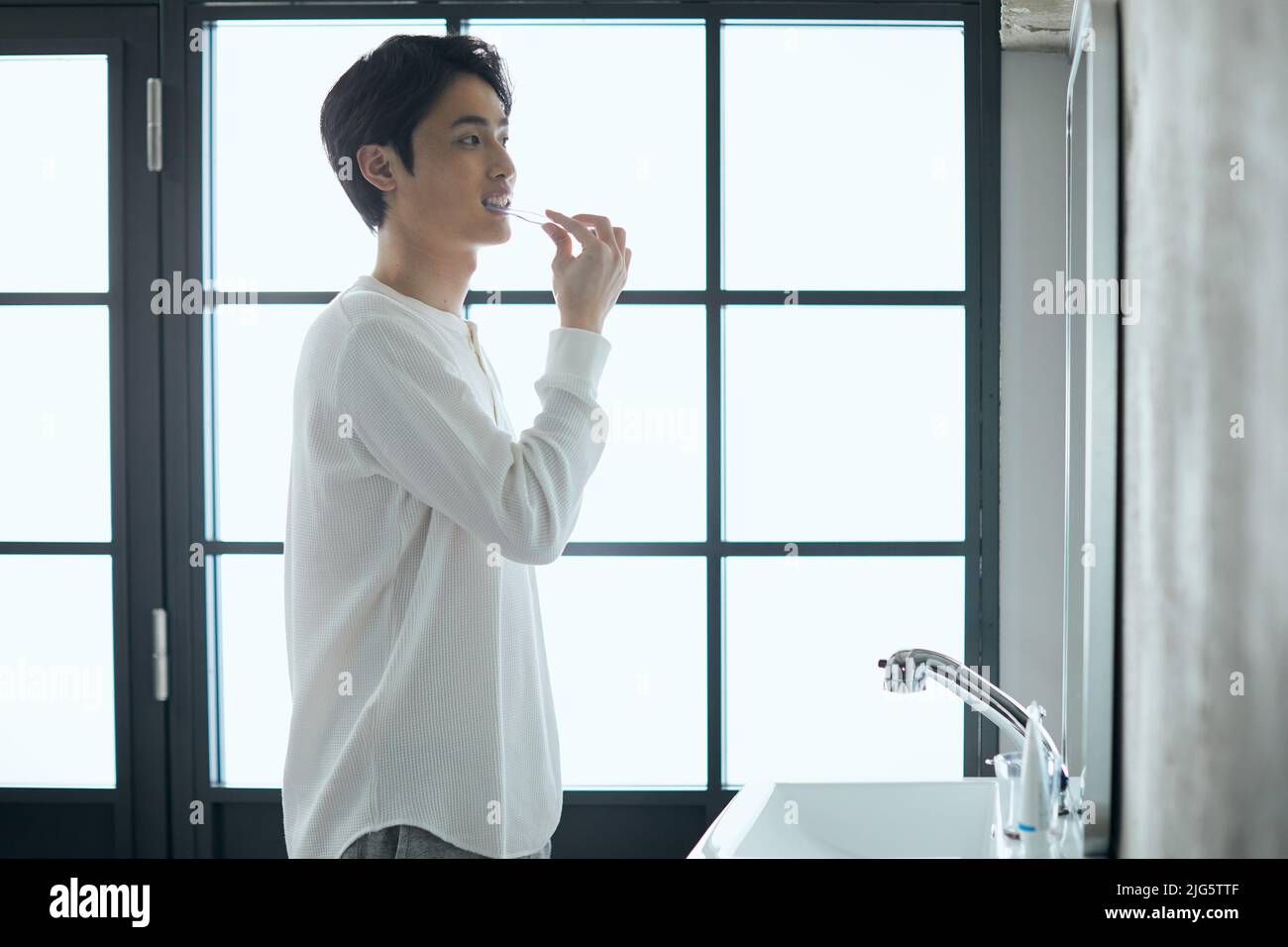 Japanese man brushing teeth Stock Photo - Alamy