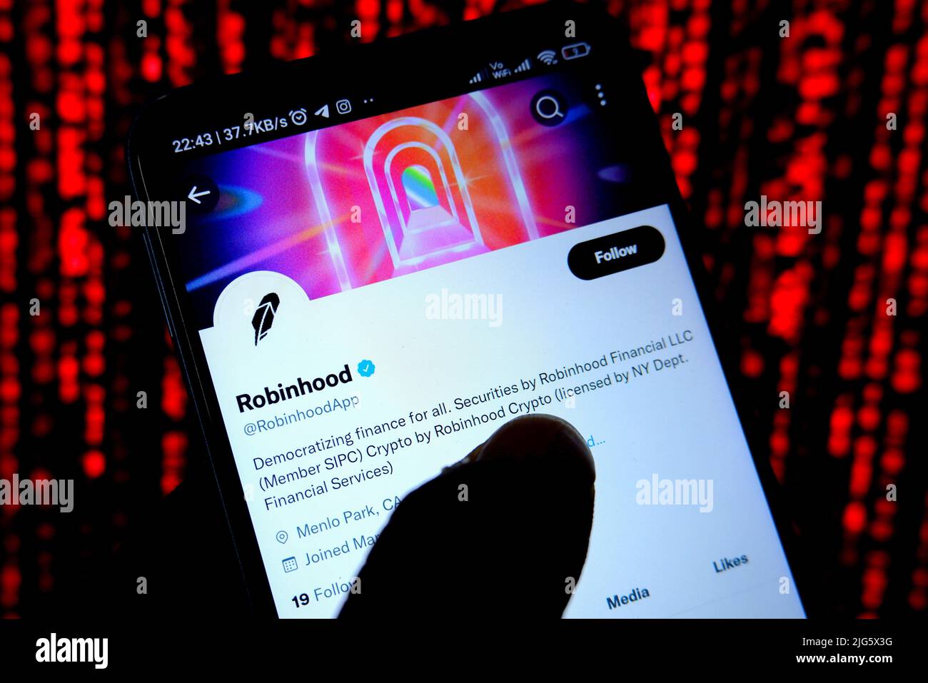 Robinhood twitter page hi-res stock photography and images - Alamy