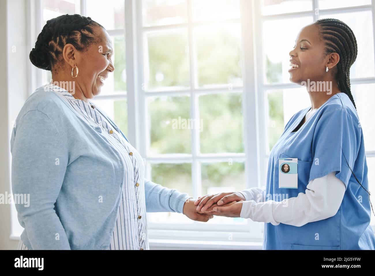 Female patient standing still modern hi-res stock photography and ...