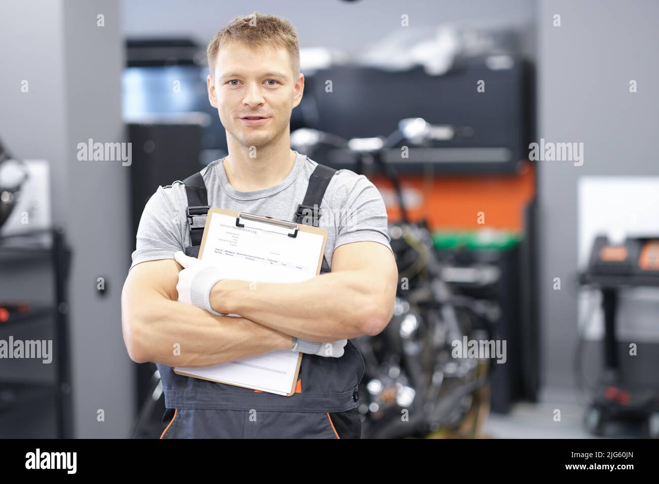 Auto mechanic clipboard holding hi-res stock photography and images - Alamy